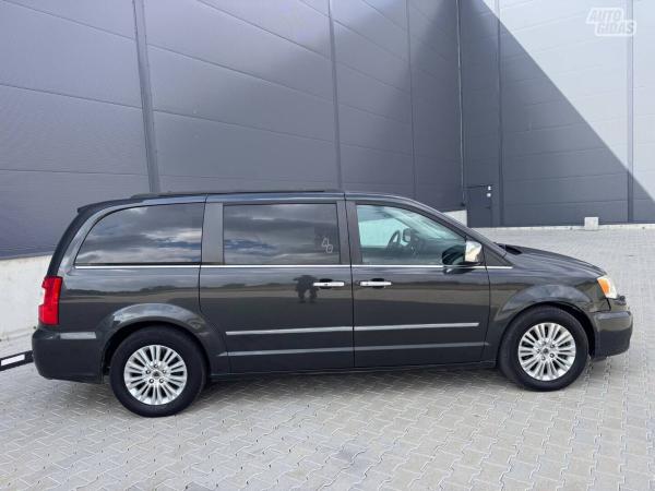 Grey Lancia Voyager 2012 in Siauliai, with an engine capacity of 2.80 L and mileage of 240 thousand km for 3500 €, photo 8 on AUTOMOTO.COM.LV