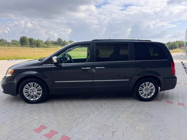Grey Lancia Voyager 2012 in Siauliai, with an engine capacity of 2.80 L and mileage of 240 thousand km for 3500 €, photo 9 on AUTOMOTO.COM.LV