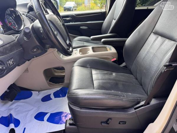 Grey Lancia Voyager 2012 in Siauliai, with an engine capacity of 2.80 L and mileage of 240 thousand km for 3500 €, photo 11 on AUTOMOTO.COM.LV