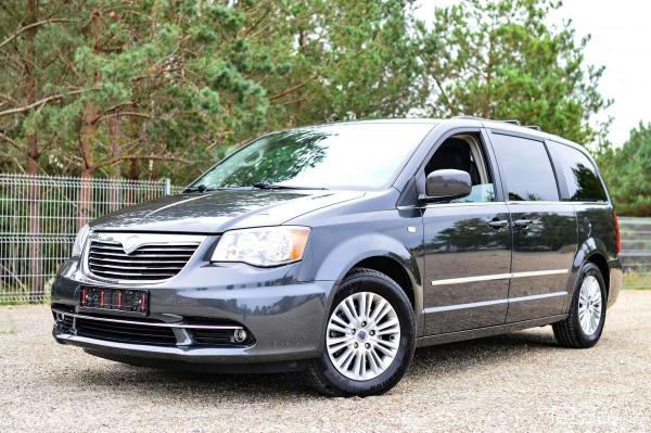 Lancia Voyager 2012 Kretinga vietnē Pelēks Lancia Voyager 2012 Kretinga, ar dzinēja tilpumu 2.80 L un nobraukumu 238 tūkst. km par 6850 €, foto 1 vietnē AUTOMOTO.COM.LV