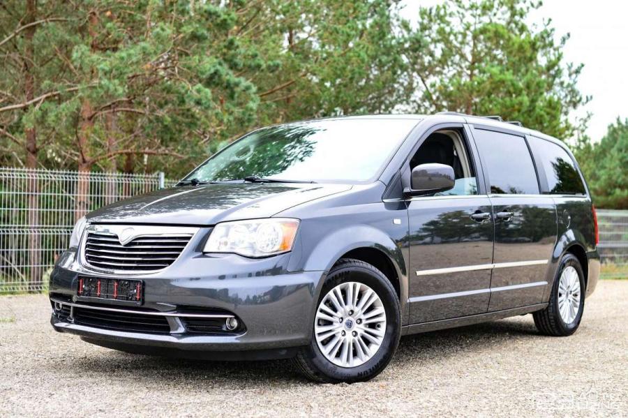 Pelēks Lancia Voyager 2012 Kretinga, ar dzinēja tilpumu 2.80 L un nobraukumu 238 tūkst. km par 6850 €, foto 1 vietnē AUTOMOTO.COM.LV