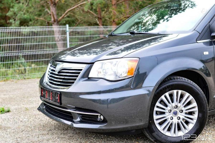Pelēks Lancia Voyager 2012 Kretinga, ar dzinēja tilpumu 2.80 L un nobraukumu 238 tūkst. km par 6850 €, foto 3 vietnē AUTOMOTO.COM.LV