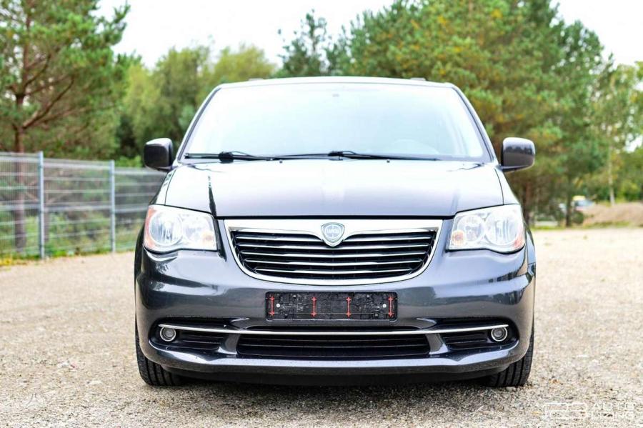 Pelēks Lancia Voyager 2012 Kretinga, ar dzinēja tilpumu 2.80 L un nobraukumu 238 tūkst. km par 6850 €, foto 4 vietnē AUTOMOTO.COM.LV
