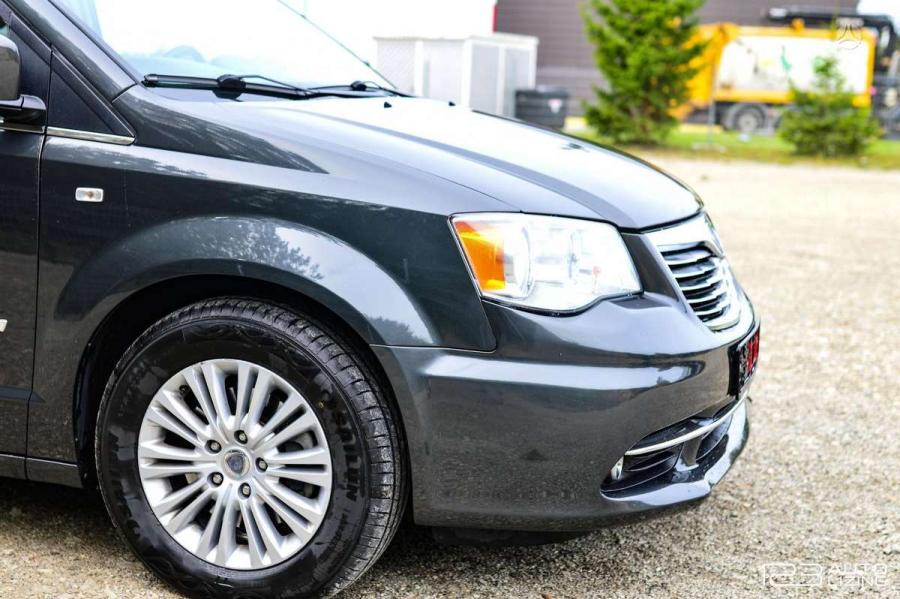 Pelēks Lancia Voyager 2012 Kretinga, ar dzinēja tilpumu 2.80 L un nobraukumu 238 tūkst. km par 6850 €, foto 6 vietnē AUTOMOTO.COM.LV