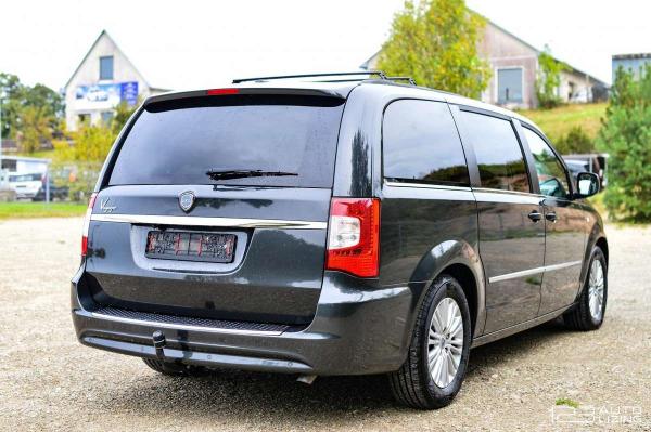 Lancia Voyager 2012 Kretinga vietnē Pelēks Lancia Voyager 2012 Kretinga, ar dzinēja tilpumu 2.80 L un nobraukumu 238 tūkst. km par 6850 €, foto 7 vietnē AUTOMOTO.COM.LV