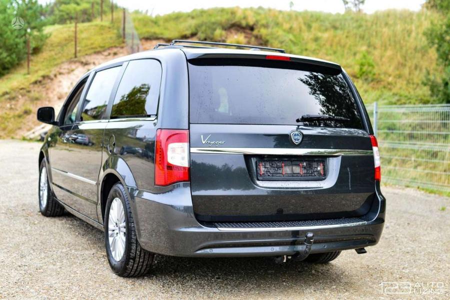 Pelēks Lancia Voyager 2012 Kretinga, ar dzinēja tilpumu 2.80 L un nobraukumu 238 tūkst. km par 6850 €, foto 8 vietnē AUTOMOTO.COM.LV