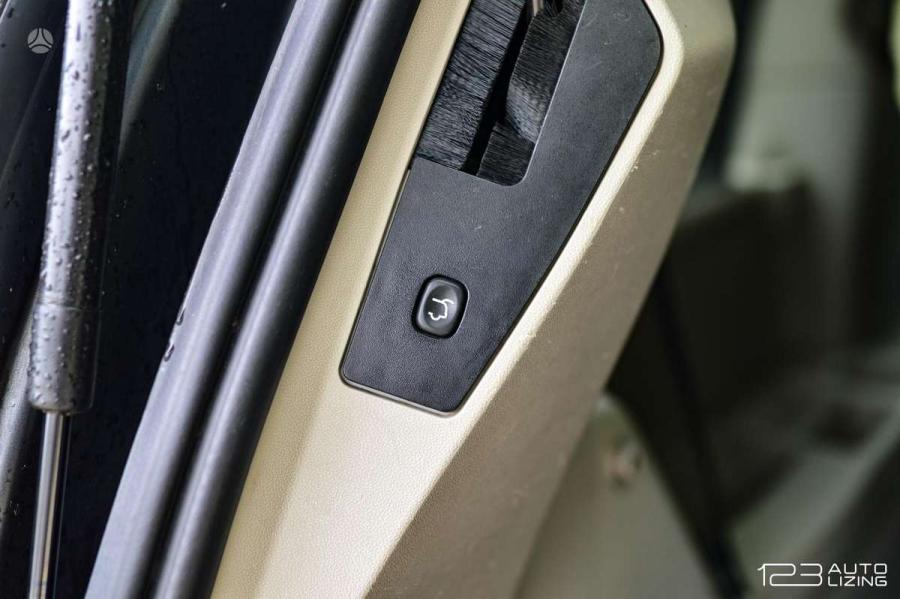 Pelēks Lancia Voyager 2012 Kretinga, ar dzinēja tilpumu 2.80 L un nobraukumu 238 tūkst. km par 6850 €, foto 10 vietnē AUTOMOTO.COM.LV
