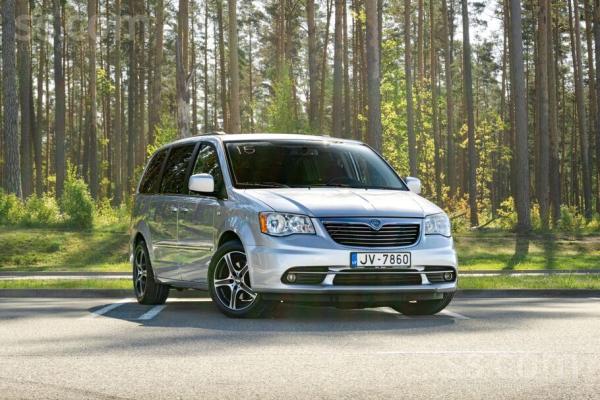 Grey Lancia Voyager 2013 in Riga, with an engine capacity of 2.80 L and mileage of 208 thousand km for 9750 €, photo 2 on AUTOMOTO.COM.LV