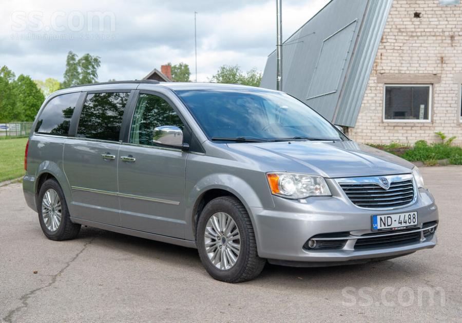 Серый Лянча Voyager 2013 в Цесис, объемом двигателя 2.80 л и пробегом 220 тыс. км за 10300 €, фото 1 на AUTOMOTO.COM.LV