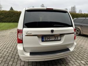 Grey Lancia Voyager 2013 in Talsi, with an engine capacity of 2.80 L and mileage of 270 thousand km for 11200 €, photo 7 on AUTOMOTO.COM.LV