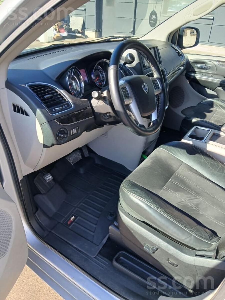 Pelēks Lancia Voyager 2013 Rīga, ar dzinēja tilpumu 2.80 L un nobraukumu 364 tūkst. km par 4600 €, foto 4 vietnē AUTOMOTO.COM.LV
