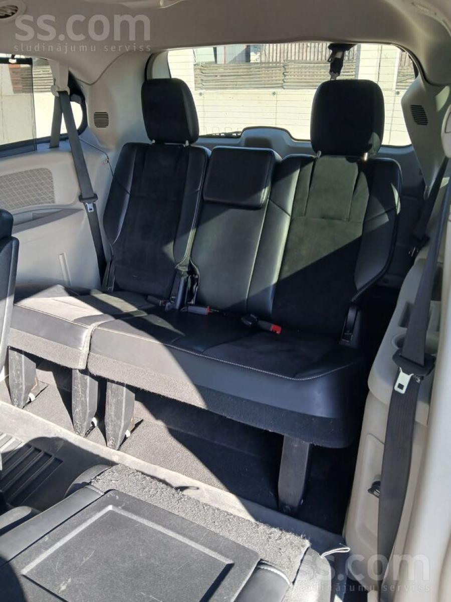 Pelēks Lancia Voyager 2013 Rīga, ar dzinēja tilpumu 2.80 L un nobraukumu 364 tūkst. km par 4600 €, foto 6 vietnē AUTOMOTO.COM.LV