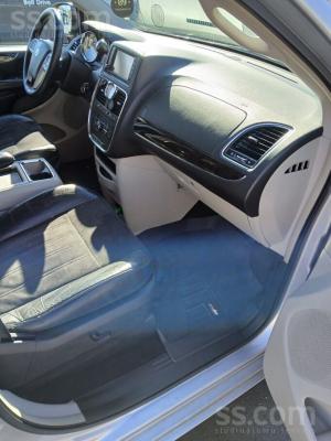 Pelēks Lancia Voyager 2013 Rīga, ar dzinēja tilpumu 2.80 L un nobraukumu 364 tūkst. km par 4600 €, foto 8 vietnē AUTOMOTO.COM.LV
