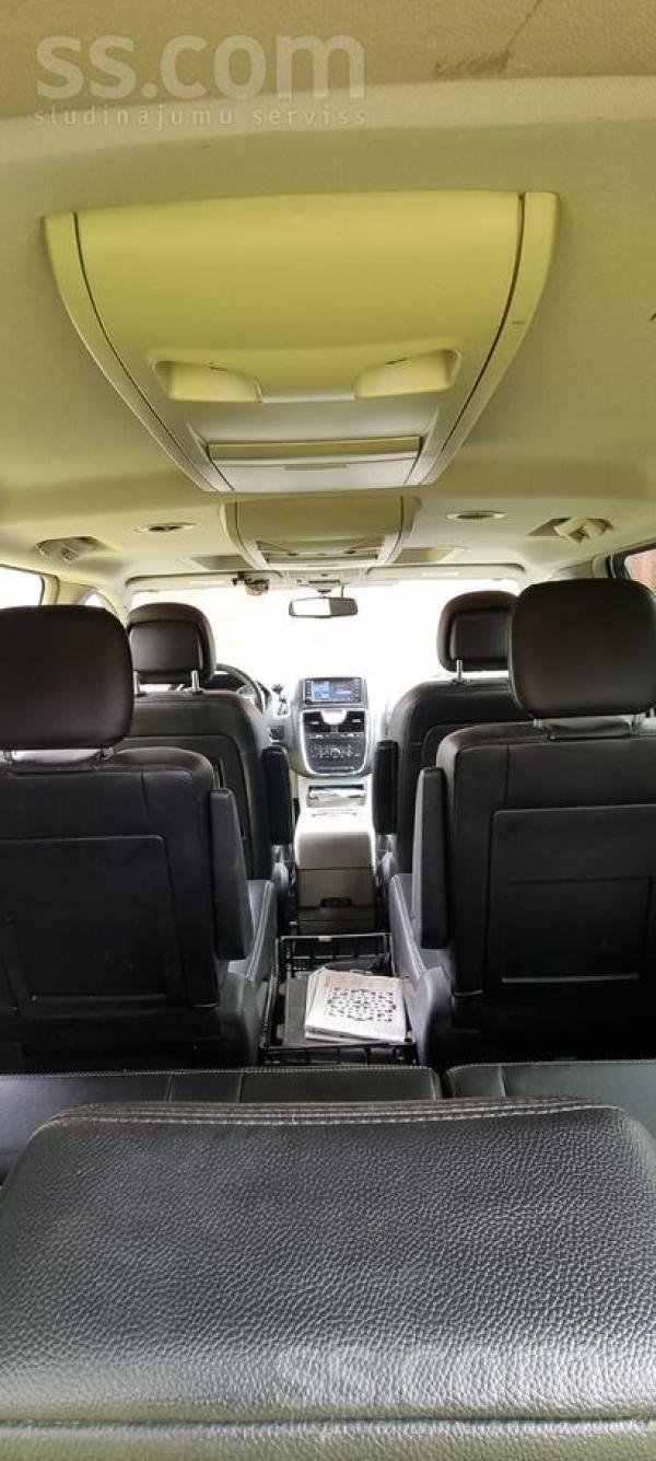 Grey Lancia Voyager 2013 in Valmiera, with an engine capacity of 2.80 L and mileage of 311 thousand km for 7250 €, photo 4 on AUTOMOTO.COM.LV