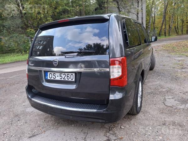 Lancia Voyager 2013 Rīga vietnē Pelēks Lancia Voyager 2013 Rīga, ar dzinēja tilpumu 2.80 L un nobraukumu 220 tūkst. km par 8250 €, foto 4 vietnē AUTOMOTO.COM.LV