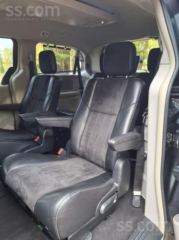 Lancia Voyager 2013 Rīga vietnē Pelēks Lancia Voyager 2013 Rīga, ar dzinēja tilpumu 2.80 L un nobraukumu 220 tūkst. km par 8250 €, foto 7 vietnē AUTOMOTO.COM.LV
