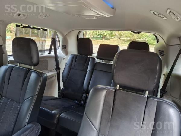 Lancia Voyager 2013 Rīga vietnē Pelēks Lancia Voyager 2013 Rīga, ar dzinēja tilpumu 2.80 L un nobraukumu 220 tūkst. km par 8250 €, foto 9 vietnē AUTOMOTO.COM.LV