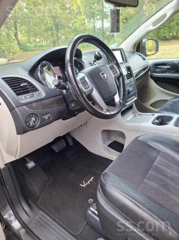 Lancia Voyager 2013 Rīga vietnē Pelēks Lancia Voyager 2013 Rīga, ar dzinēja tilpumu 2.80 L un nobraukumu 220 tūkst. km par 8250 €, foto 11 vietnē AUTOMOTO.COM.LV