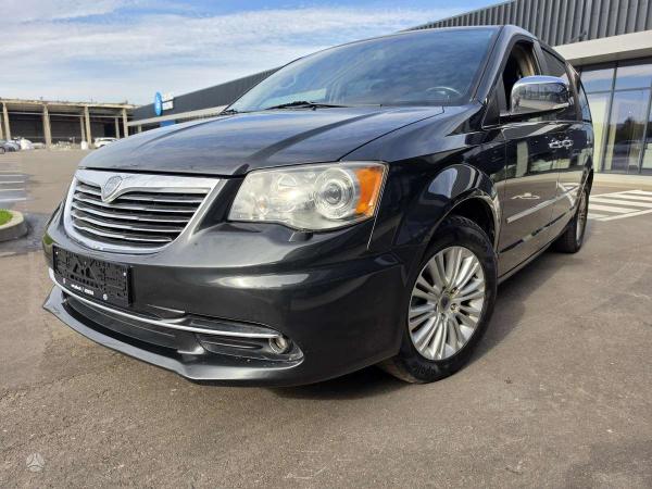 Lancia Voyager 2013 in Kaunas on AUTOMOTO.COM.LV Grey Lancia Voyager 2013 in Kaunas, with an engine capacity of 2.80 L and mileage of 241 thousand km for 5550 €, photo 1 on AUTOMOTO.COM.LV