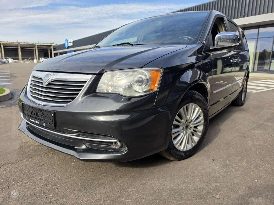 Pelēks Lancia Voyager 2013 Kauņa, ar dzinēja tilpumu 2.80 L un nobraukumu 241 tūkst. km par 5550 €, foto 1 vietnē AUTOMOTO.COM.LV