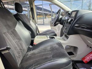 Pelēks Lancia Voyager 2013 Kauņa, ar dzinēja tilpumu 2.80 L un nobraukumu 241 tūkst. km par 5550 €, foto 7 vietnē AUTOMOTO.COM.LV
