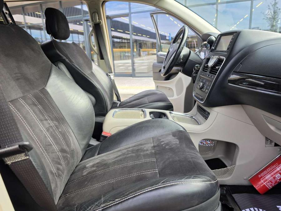 Pelēks Lancia Voyager 2013 Kauņa, ar dzinēja tilpumu 2.80 L un nobraukumu 241 tūkst. km par 5550 €, foto 7 vietnē AUTOMOTO.COM.LV