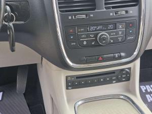 Pelēks Lancia Voyager 2013 Kauņa, ar dzinēja tilpumu 2.80 L un nobraukumu 241 tūkst. km par 5550 €, foto 8 vietnē AUTOMOTO.COM.LV