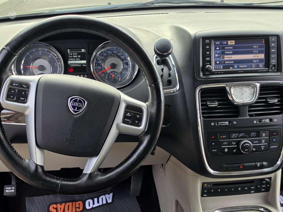 Pelēks Lancia Voyager 2013 Kauņa, ar dzinēja tilpumu 2.80 L un nobraukumu 241 tūkst. km par 5550 €, foto 11 vietnē AUTOMOTO.COM.LV
