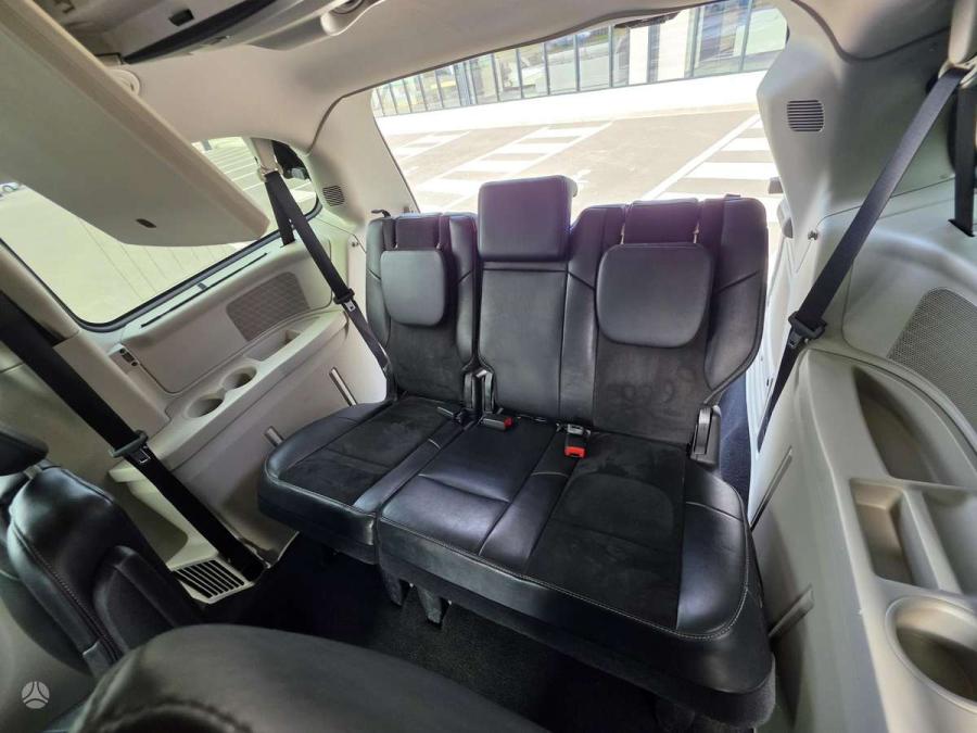 Pelēks Lancia Voyager 2013 Kauņa, ar dzinēja tilpumu 2.80 L un nobraukumu 241 tūkst. km par 5550 €, foto 14 vietnē AUTOMOTO.COM.LV