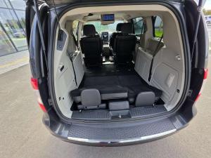 Pelēks Lancia Voyager 2013 Kauņa, ar dzinēja tilpumu 2.80 L un nobraukumu 241 tūkst. km par 5550 €, foto 17 vietnē AUTOMOTO.COM.LV