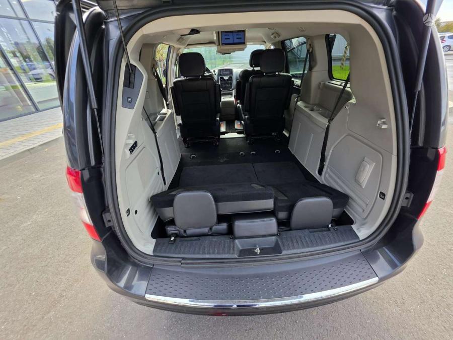 Pelēks Lancia Voyager 2013 Kauņa, ar dzinēja tilpumu 2.80 L un nobraukumu 241 tūkst. km par 5550 €, foto 17 vietnē AUTOMOTO.COM.LV