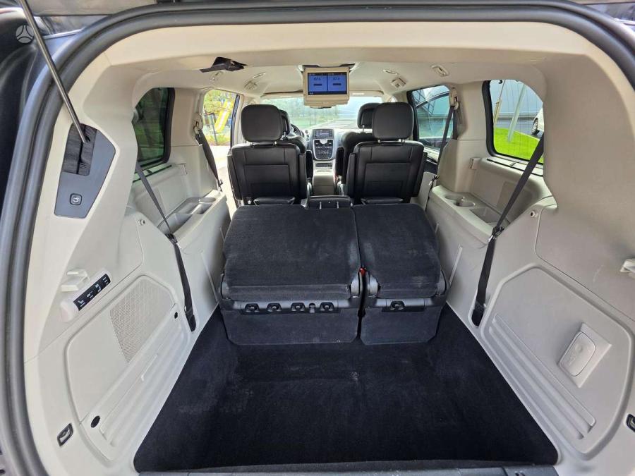 Pelēks Lancia Voyager 2013 Kauņa, ar dzinēja tilpumu 2.80 L un nobraukumu 241 tūkst. km par 5550 €, foto 18 vietnē AUTOMOTO.COM.LV