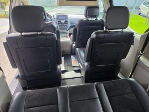 Pelēks Lancia Voyager 2013 Kauņa, ar dzinēja tilpumu 2.80 L un nobraukumu 241 tūkst. km par 5550 €, foto 19 vietnē AUTOMOTO.COM.LV
