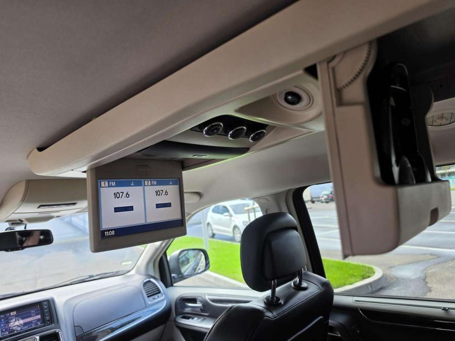 Pelēks Lancia Voyager 2013 Kauņa, ar dzinēja tilpumu 2.80 L un nobraukumu 241 tūkst. km par 5550 €, foto 22 vietnē AUTOMOTO.COM.LV
