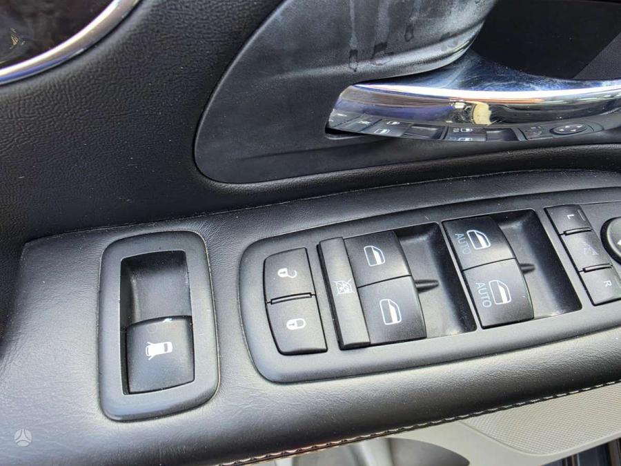 Pelēks Lancia Voyager 2013 Kauņa, ar dzinēja tilpumu 2.80 L un nobraukumu 241 tūkst. km par 5550 €, foto 23 vietnē AUTOMOTO.COM.LV