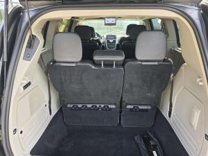Pelēks Lancia Voyager 2013 Kauņa, ar dzinēja tilpumu 2.80 L un nobraukumu 241 tūkst. km par 5550 €, foto 25 vietnē AUTOMOTO.COM.LV