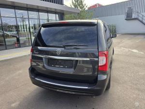 Pelēks Lancia Voyager 2013 Kauņa, ar dzinēja tilpumu 2.80 L un nobraukumu 241 tūkst. km par 5550 €, foto 28 vietnē AUTOMOTO.COM.LV