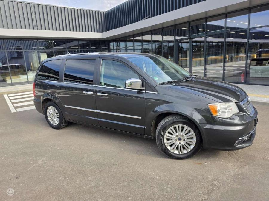 Pelēks Lancia Voyager 2013 Kauņa, ar dzinēja tilpumu 2.80 L un nobraukumu 241 tūkst. km par 5550 €, foto 31 vietnē AUTOMOTO.COM.LV