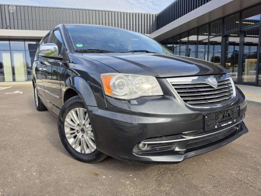 Pelēks Lancia Voyager 2013 Kauņa, ar dzinēja tilpumu 2.80 L un nobraukumu 241 tūkst. km par 5550 €, foto 33 vietnē AUTOMOTO.COM.LV