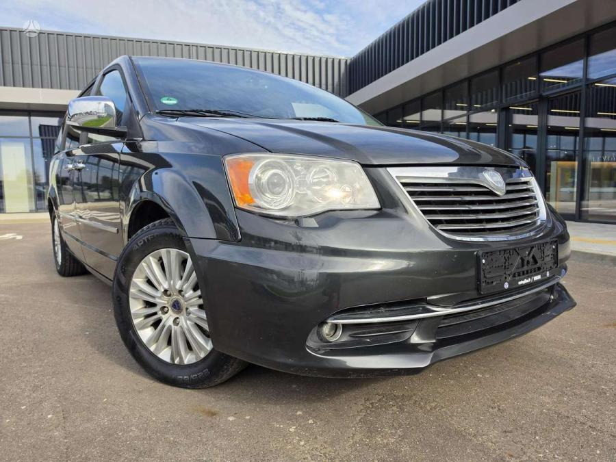 Pelēks Lancia Voyager 2013 Kauņa, ar dzinēja tilpumu 2.80 L un nobraukumu 241 tūkst. km par 5550 €, foto 34 vietnē AUTOMOTO.COM.LV