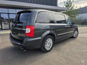 Pelēks Lancia Voyager 2013 Kauņa, ar dzinēja tilpumu 2.80 L un nobraukumu 241 tūkst. km par 5550 €, foto 35 vietnē AUTOMOTO.COM.LV
