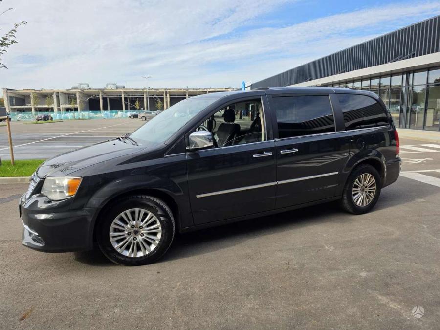 Pelēks Lancia Voyager 2013 Kauņa, ar dzinēja tilpumu 2.80 L un nobraukumu 241 tūkst. km par 5550 €, foto 37 vietnē AUTOMOTO.COM.LV
