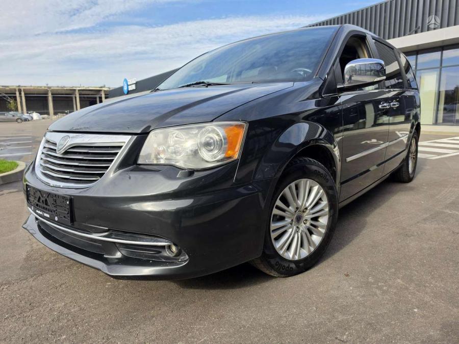 Pelēks Lancia Voyager 2013 Kauņa, ar dzinēja tilpumu 2.80 L un nobraukumu 241 tūkst. km par 5550 €, foto 39 vietnē AUTOMOTO.COM.LV