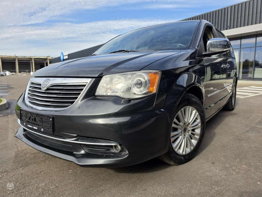 Pelēks Lancia Voyager 2013 Kauņa, ar dzinēja tilpumu 2.80 L un nobraukumu 241 tūkst. km par 5550 €, foto 40 vietnē AUTOMOTO.COM.LV