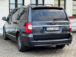 Grey Lancia Voyager 2014 in Riga, with an engine capacity of 2.80 L and mileage of 239 thousand km for 9750 €, photo 3 on AUTOMOTO.COM.LV