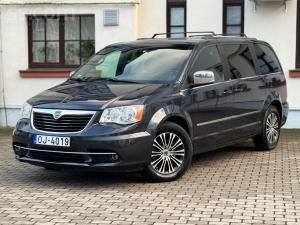Grey Lancia Voyager 2014 in Riga, with an engine capacity of 2.80 L and mileage of 239 thousand km for 9750 €, photo 6 on AUTOMOTO.COM.LV