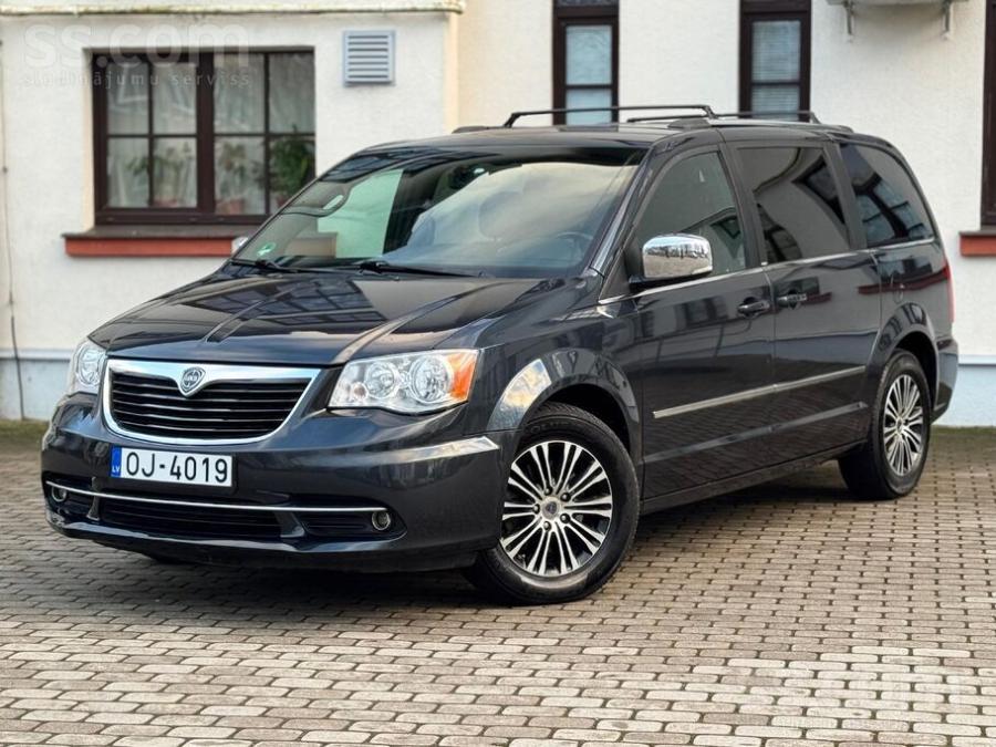 Grey Lancia Voyager 2014 in Riga, with an engine capacity of 2.80 L and mileage of 239 thousand km for 9750 €, photo 6 on AUTOMOTO.COM.LV