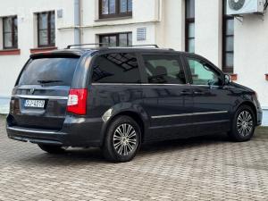 Grey Lancia Voyager 2014 in Riga, with an engine capacity of 2.80 L and mileage of 239 thousand km for 9750 €, photo 9 on AUTOMOTO.COM.LV