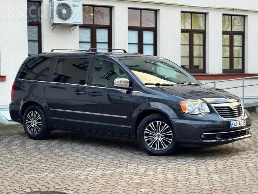 Grey Lancia Voyager 2014 in Riga, with an engine capacity of 2.80 L and mileage of 239 thousand km for 9750 €, photo 11 on AUTOMOTO.COM.LV