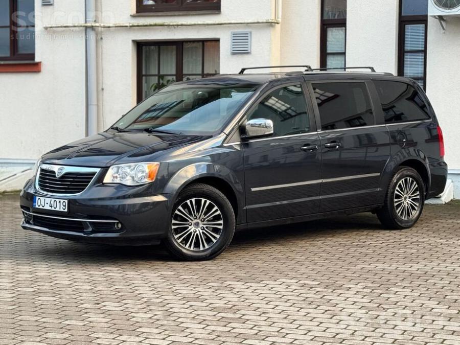Grey Lancia Voyager 2014 in Riga, with an engine capacity of 2.80 L and mileage of 239 thousand km for 9750 €, photo 12 on AUTOMOTO.COM.LV